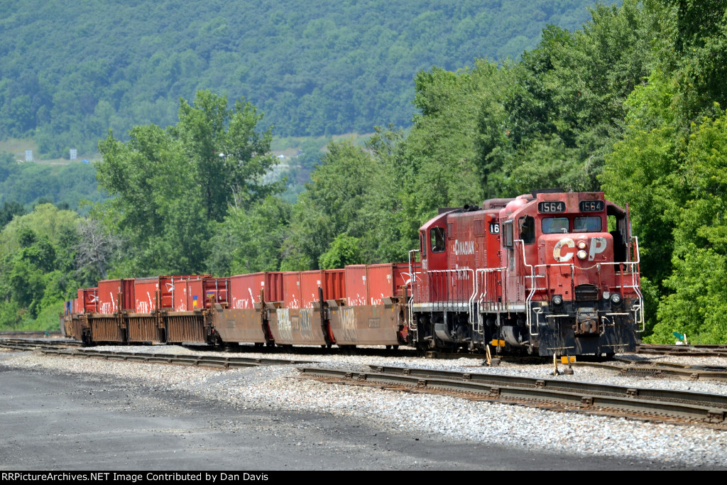 CP GP9u 1564 leads DB-12